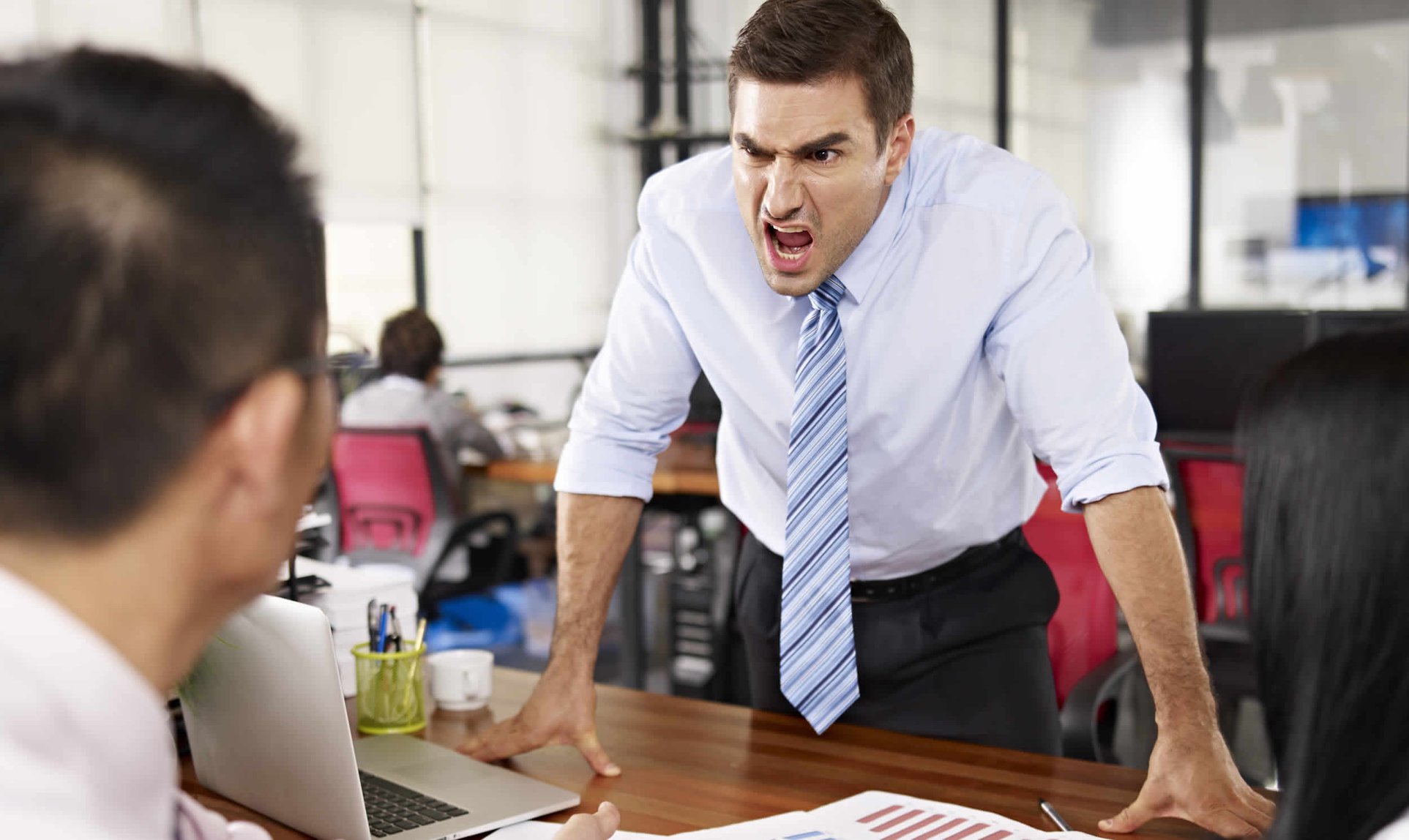 Toxic Work Culture: 5 Signs That Says Your Work Environment is Toxic